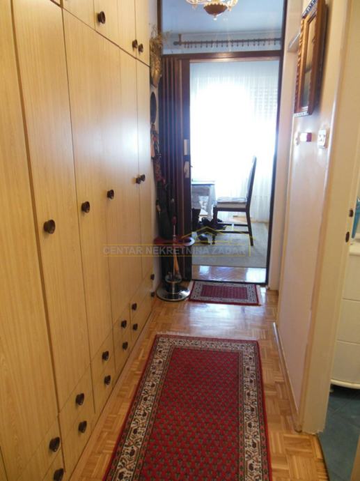 Voštarnica - pet nebodera - renovirani stan (prodaja)