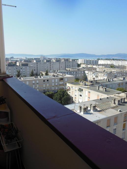 Voštarnica - pet nebodera - renovirani stan (prodaja)