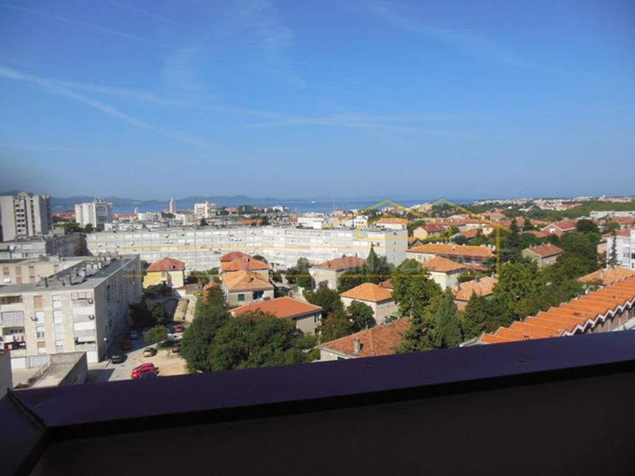 Voštarnica - pet nebodera - renovirani stan (prodaja)