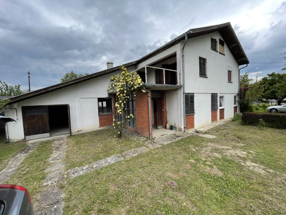 VRBOVEC, KUĆA 199.00 m2 SA VELIKIM DVORIŠTEM (prodaja)