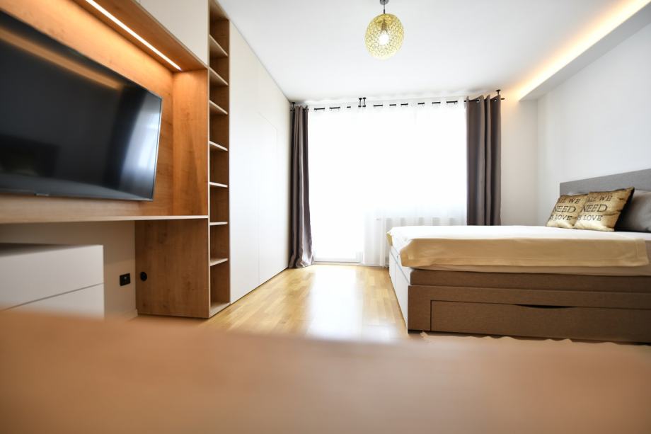 VRHUNSKI UREĐEN STUDIO APARTMAN SA POGLEDOM - NOVO - TOP LOKACIJA ...