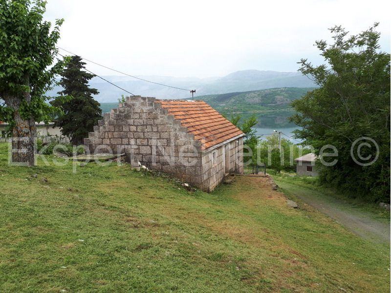 Vrlika, Koljane kamena kuća 55 m2 uz jezero (prodaja)