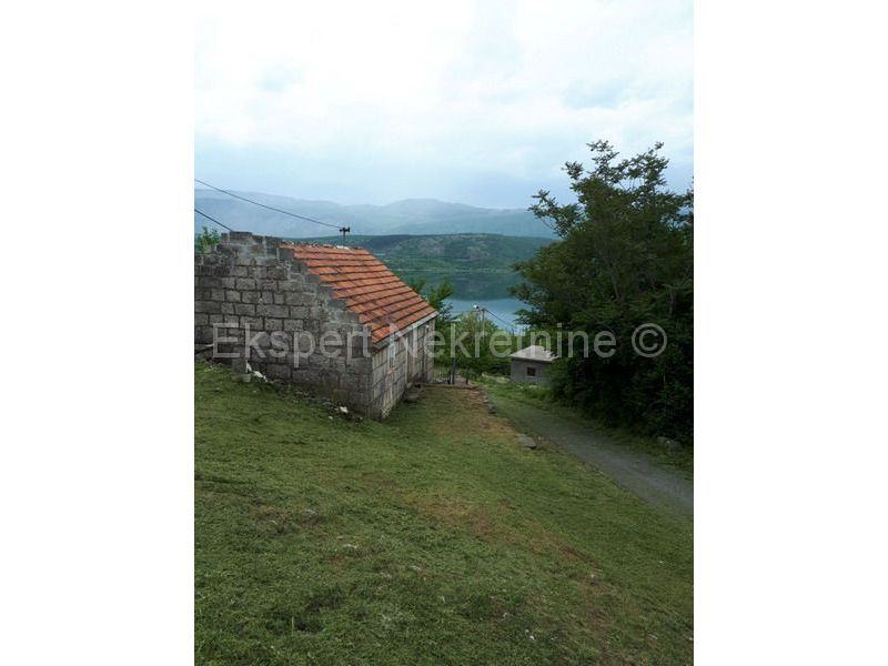 Vrlika, Koljane kamena kuća 55 m2 uz jezero (prodaja)