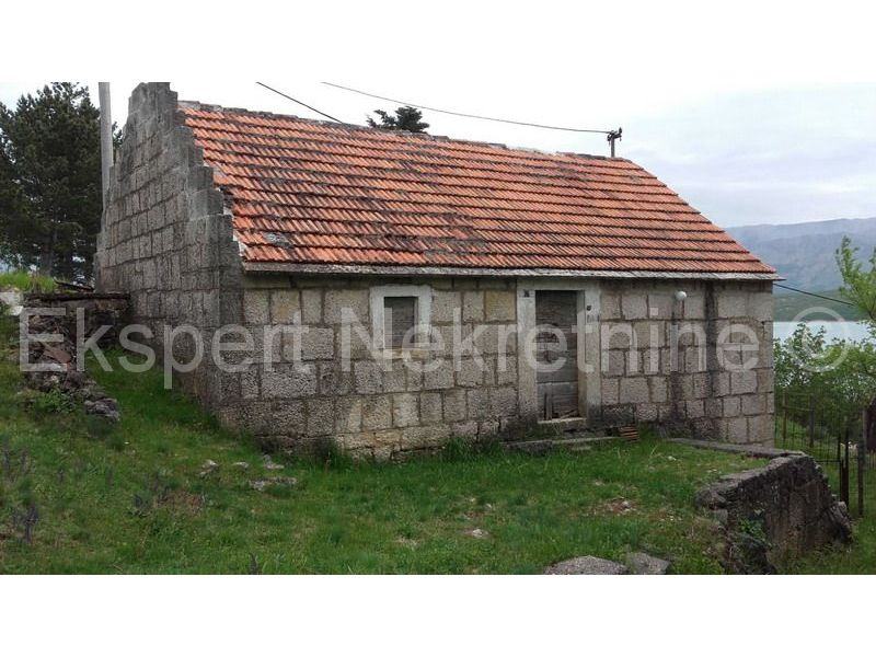 Vrlika, Koljane kamena kuća 55 m2 uz jezero (prodaja)