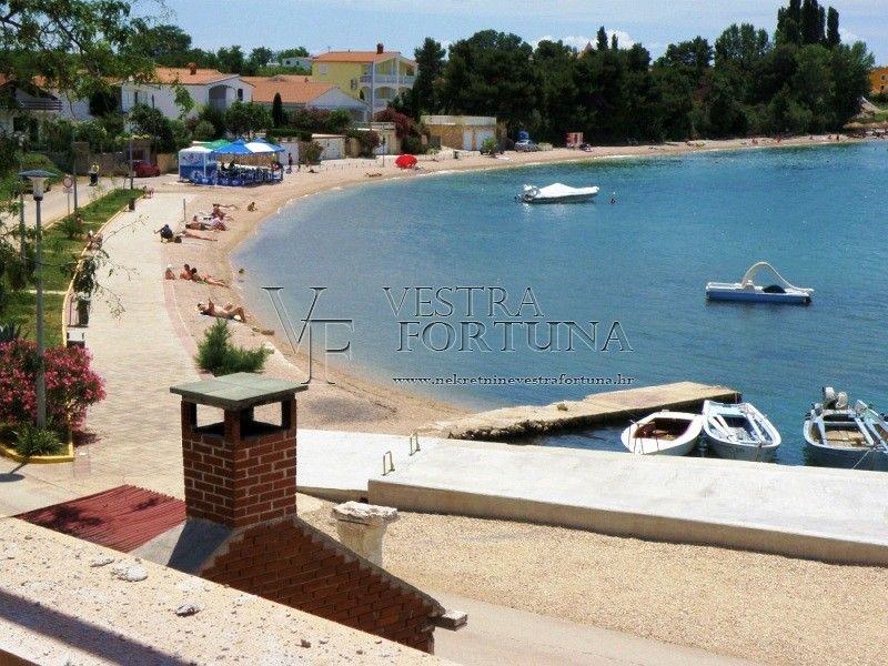 Vrsi, 36 apartmana!! prvi red do mora