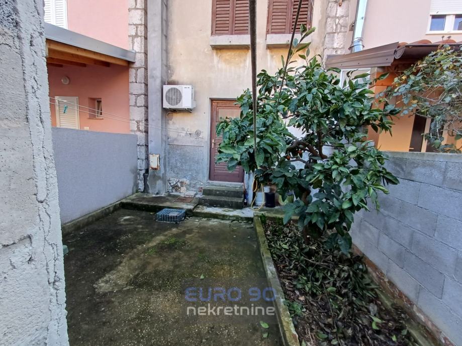 ZADAR/BULEVAR- DVOETAŽAN STAN OD 75 M2, SA VRTOM !!! TOP LOKACIJA (prodaja)