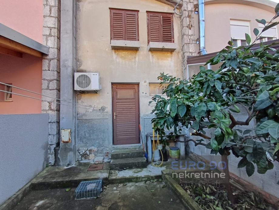 ZADAR/BULEVAR- DVOETAŽAN STAN OD 75 M2, SA VRTOM !!! TOP LOKACIJA (prodaja)