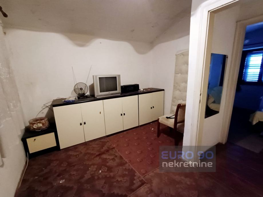 ZADAR/BULEVAR- DVOETAŽAN STAN OD 75 M2, SA VRTOM !!! TOP LOKACIJA (prodaja)