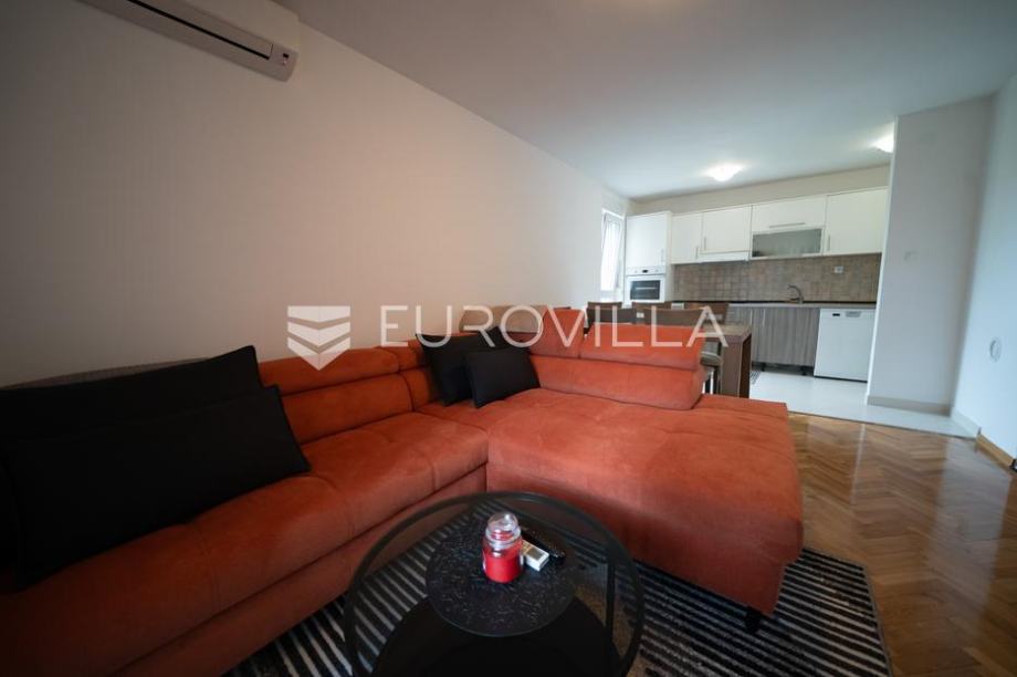 Zadar, Bulevar, dvosoban stan na izvrsnoj lokaciji (prodaja)