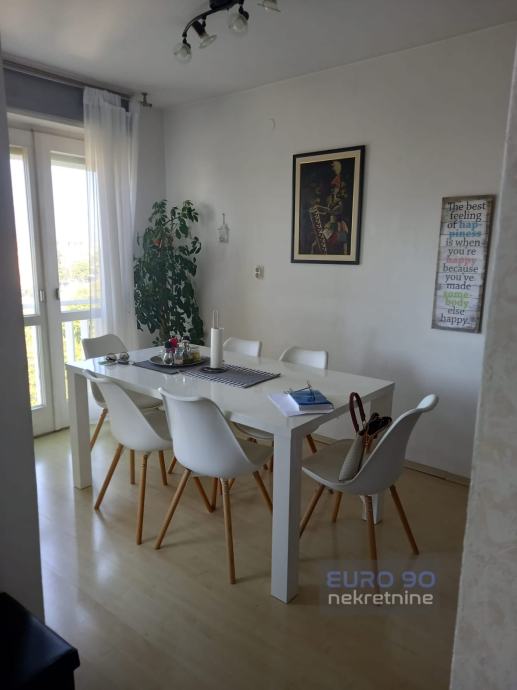 ZADAR/BULEVAR-KOMFORAN TROSOBAN STAN,92 M2 S POGLEDOM NA MORE I OTOKE! (prodaja)