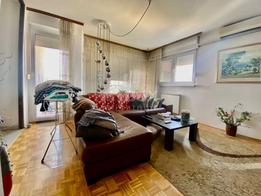 ZADAR, BULEVAR - Prekrasan stan s pogledom na more (prodaja)