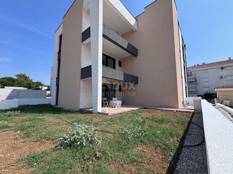 ZADAR, DIKLOVAC - Prekrasan stan s vrtom u novogradnji BS1 (prodaja)