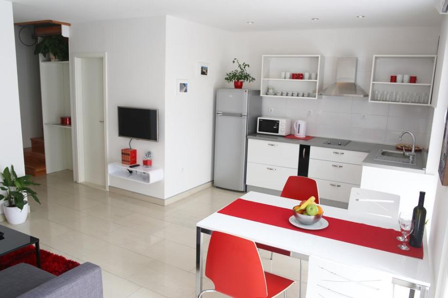 Zadra - Potpuno adaptiran dvosobni stan (prodaja)