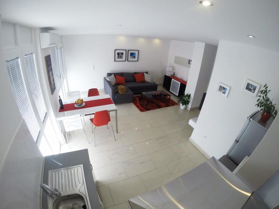 Zadra - Potpuno adaptiran dvosobni stan (prodaja)