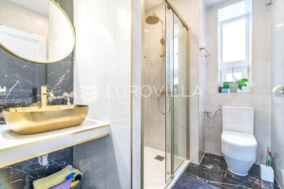 Zagreb, Cvjetni trg, luksuzan jednosoban stan NKP 33 (prodaja)