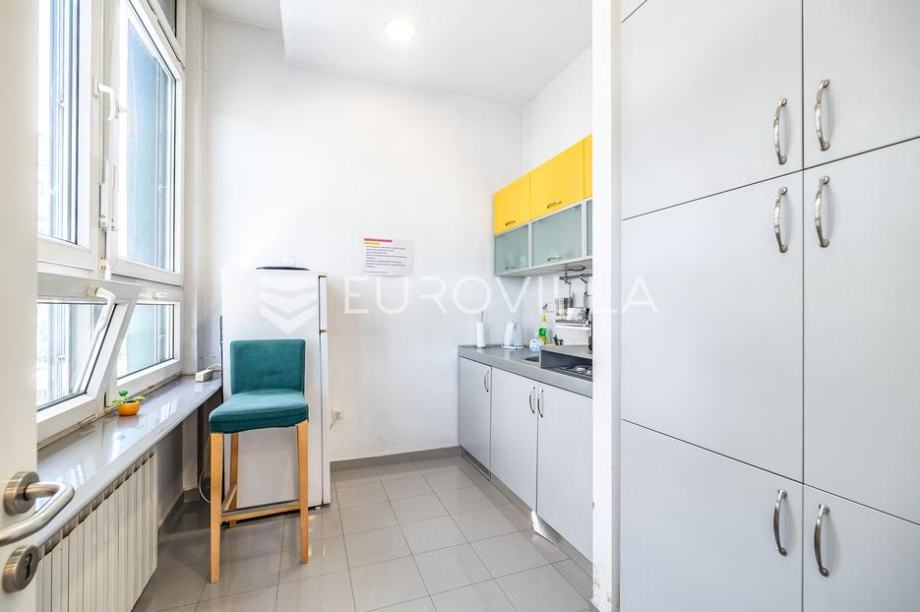 Zagreb, Folnegovićevo naselje, poslovni prostor uredske namjene 656 m² ...