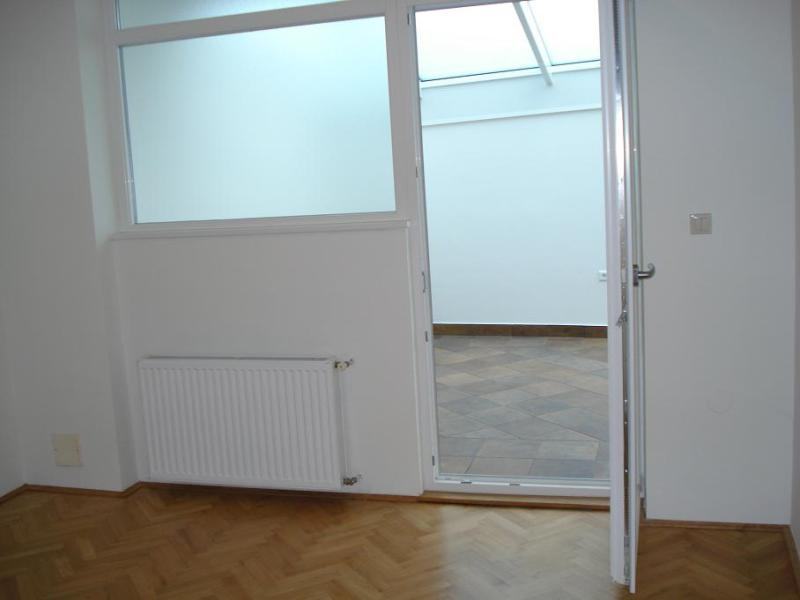 ZAJČEVA, LIJEP 85m2, UREĐEN, zimski vrt, kod bolnice Merkur (prodaja)