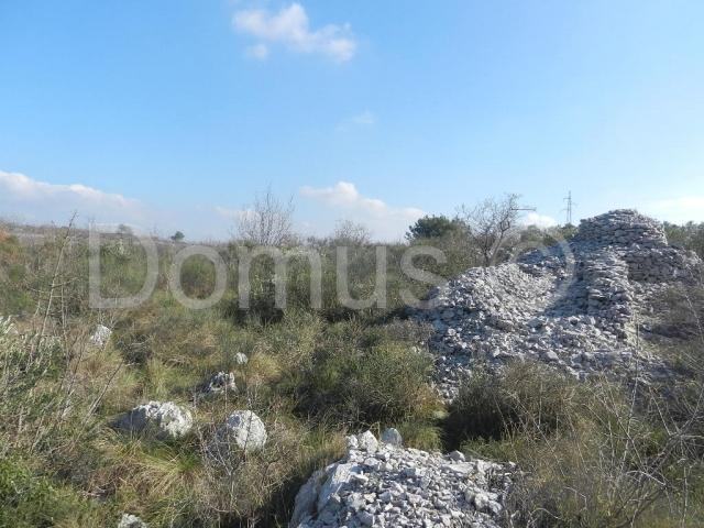 Vodice, poljoprivredno zemljište 5.670m2, 2km do mora