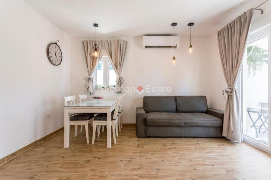 Zenta, moderan dvosoban stan 50 m2 s parkirnim mjestom (iznajmljivanje)
