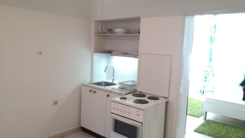 ZVONČAC, JEDNOSOBNI STAN 30 M2 + TERASA (iznajmljivanje)