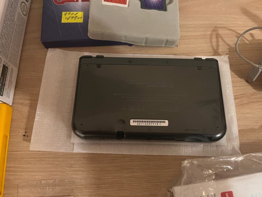 NEW Nintendo 3 DS XL