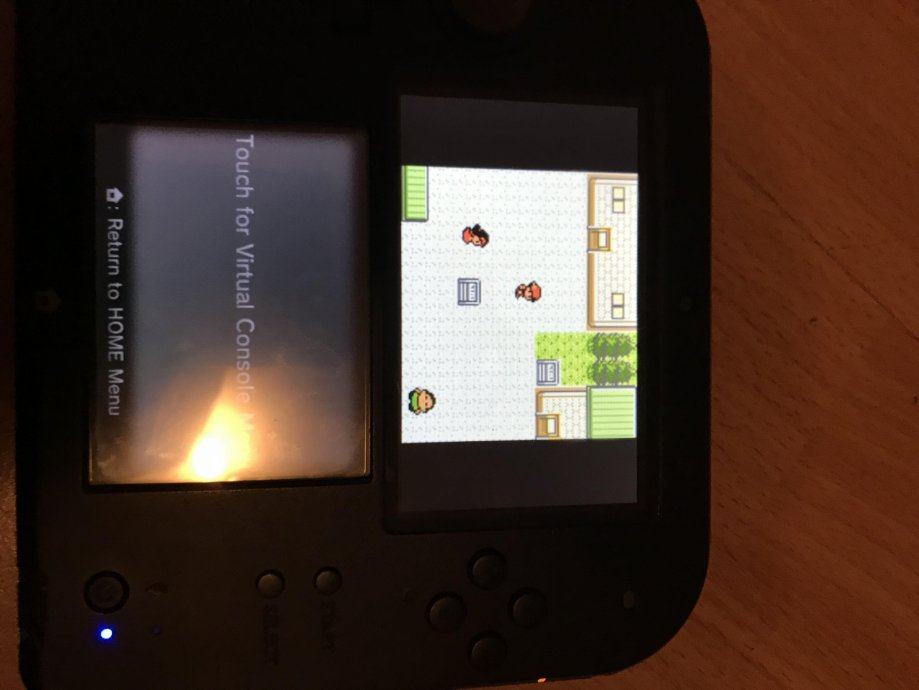 Nintendo 2ds + r4 gold kartica + 4 igre