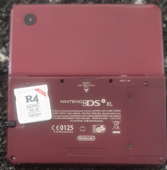 DSi XL polu ispravan + R4 hack kartica za sve igre
