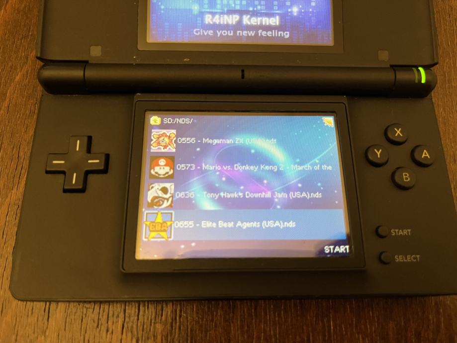 Nintendo DS Lite - 100+ igara - R4 kartica + 8GB mSD