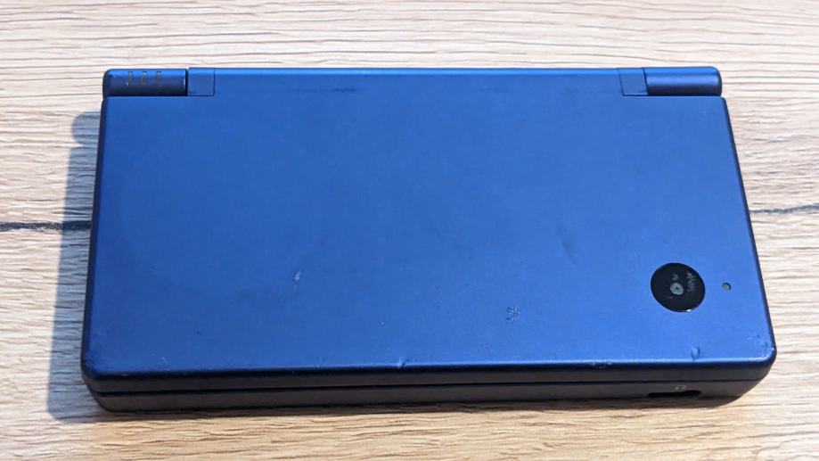 Nintendo DSi + 2 original igre