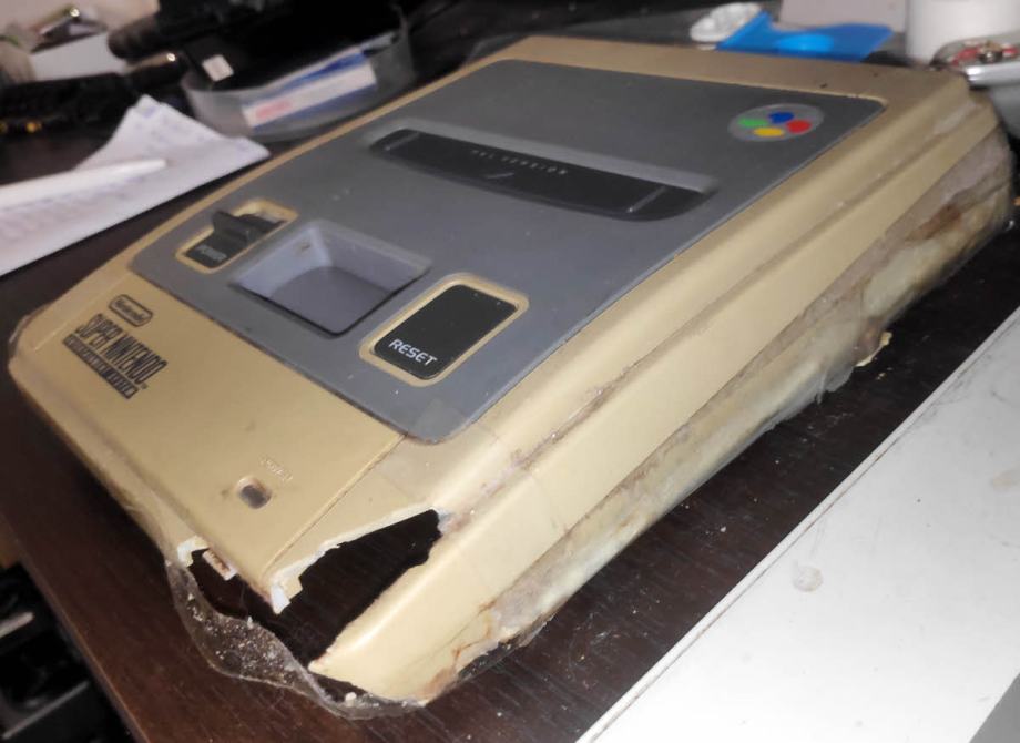 2 Super Nintendo SNES konzole i 3 kontrolera za popravak / dijelove