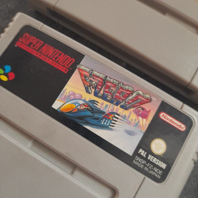 Konzola Super Nintendo + igrice