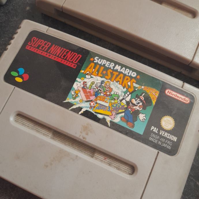 Konzola Super Nintendo + igrice