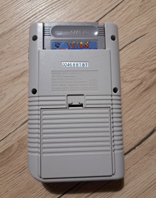 Nintendo Gameboy + igra po izboru