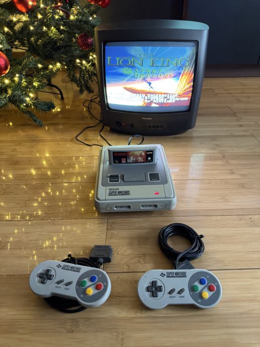 Nintendo SNES konzolu s 2 joysticka