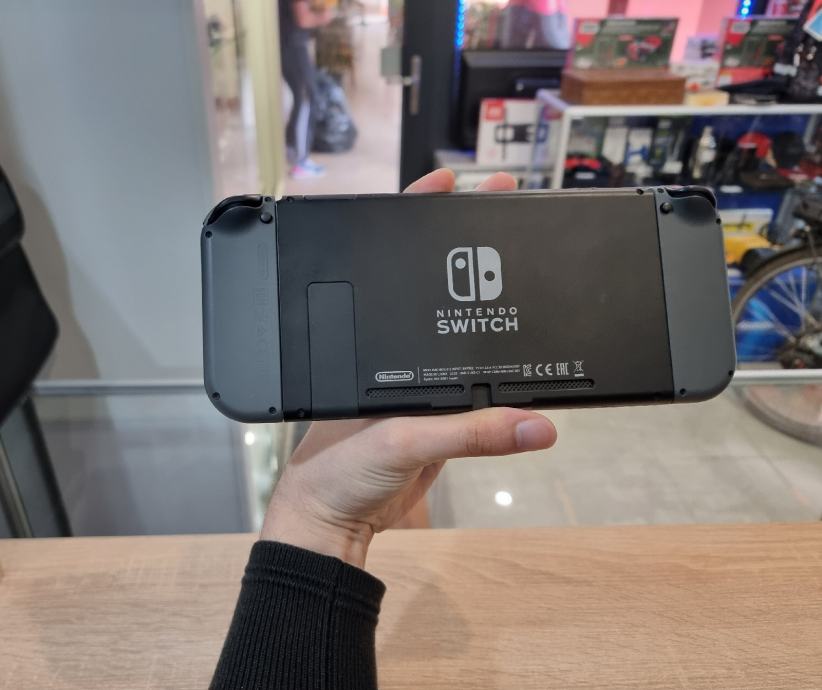 NINTENDO SWITCH HAC001(-01) V2 VERZIJA *DO 24 RATE* POVOLJNO! R1!