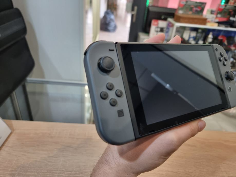 NINTENDO SWITCH HAC001(-01) V2 VERZIJA *DO 24 RATE* POVOLJNO! R1!