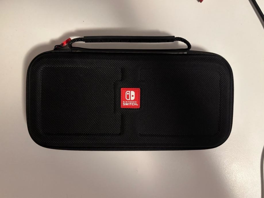 Nintendo switch OLED + Deluxe carrying case