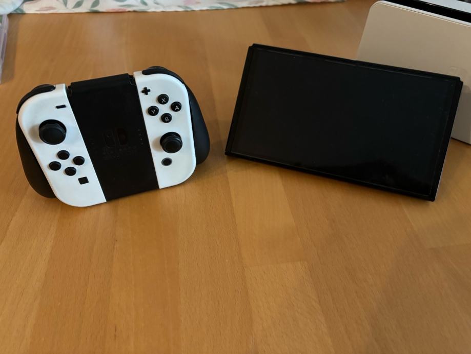 Nintendo Switch OLED, igrice, i dodatna oprema