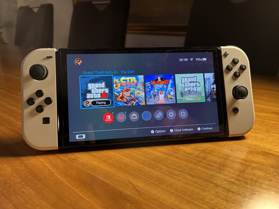 Nintendo Switch OLED + pro kontroler + torba