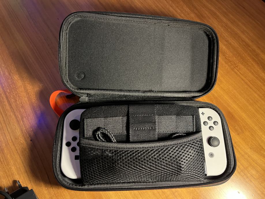 Nintendo Switch OLED + pro kontroler + torba
