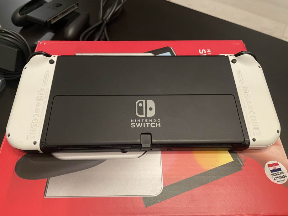 Nintendo Switch OLED White konzola + orginal kutija i oprema + 7 igara
