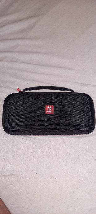 NINTENDO Switch + oprema