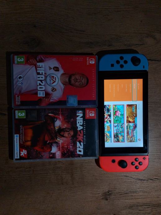 Nintendo Switch +2 igrice