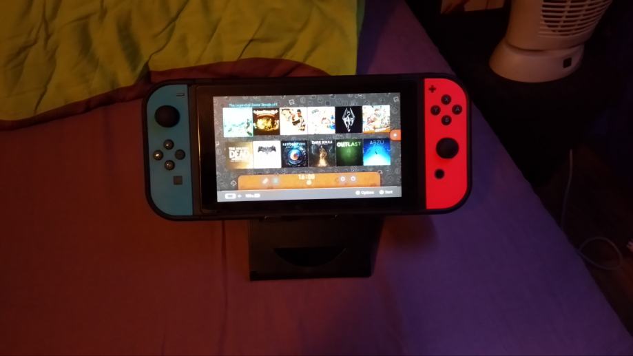 Nintendo Switch + SX OS Modifikacija + brdo opreme