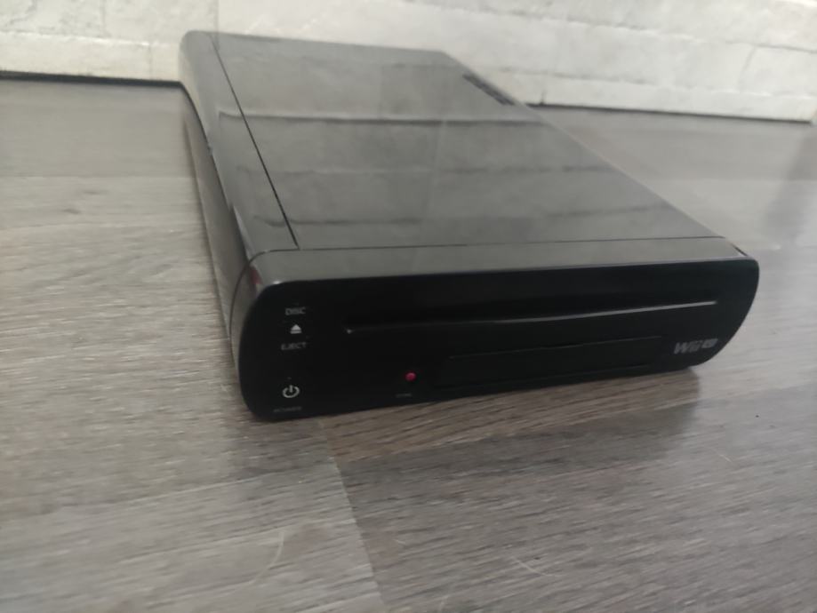 Nintendo Wii U 128gb modificiran