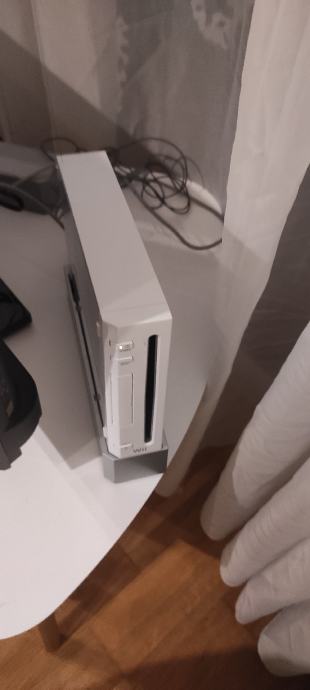 Nintendo Wii + 4 igre