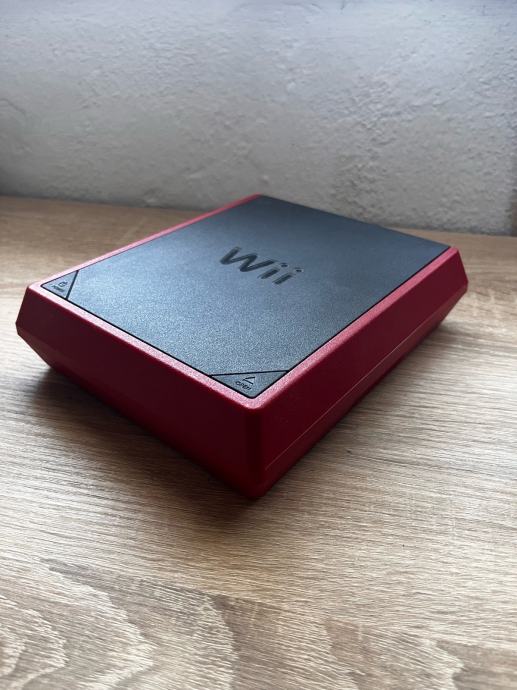 Nintendo Wii mini + kontroler + igrice