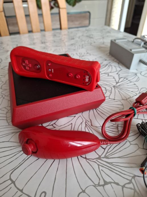 Nintendo Wii mini plus igre