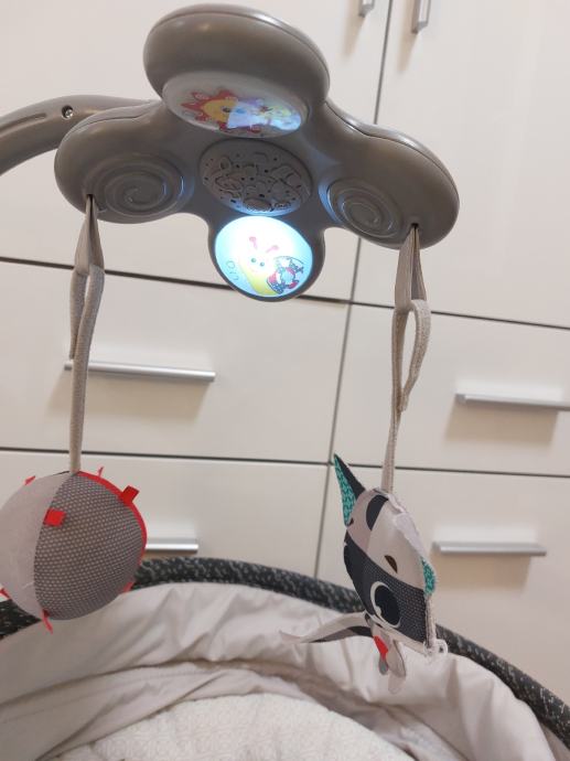 Tiny love napper lezaljka+njihalica za bebu s vibracijom i melodijama