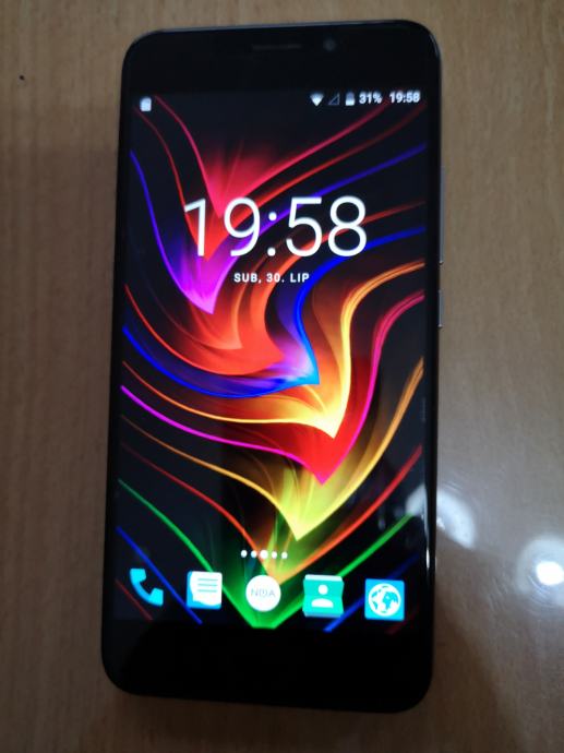 Prodajem mobitel, NOA H8